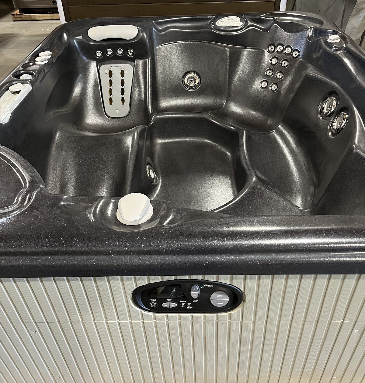 Refurbished 2008 Sovereign - The Hot Tub Store